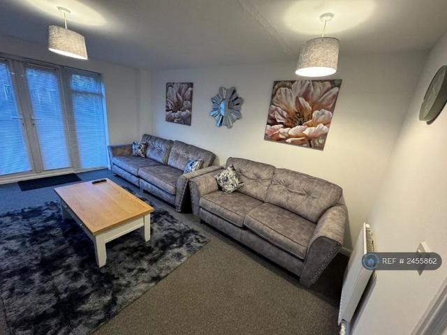 3 bedroom semi detached house to rent
