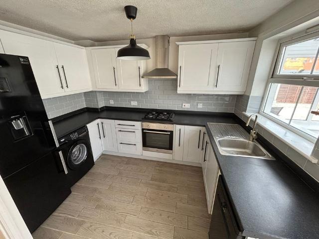 3 bedroom semi detached house to rent