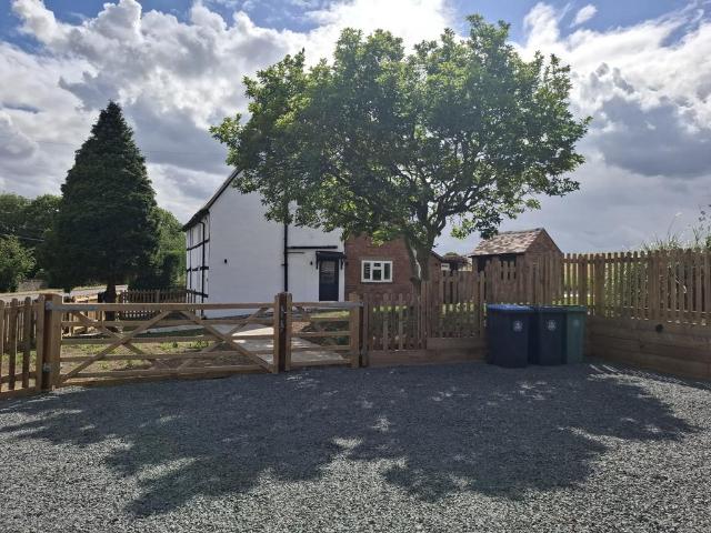 3 bedroom semi detached house to rent