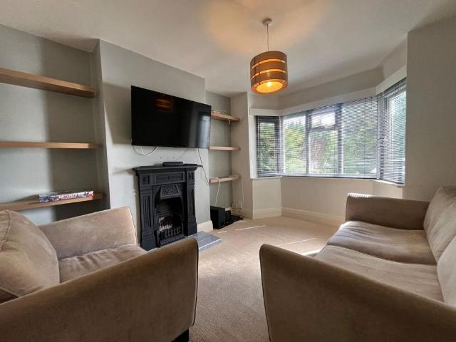 3 bedroom semi detached house to rent