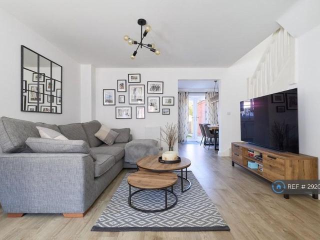 3 bedroom semi detached house to rent