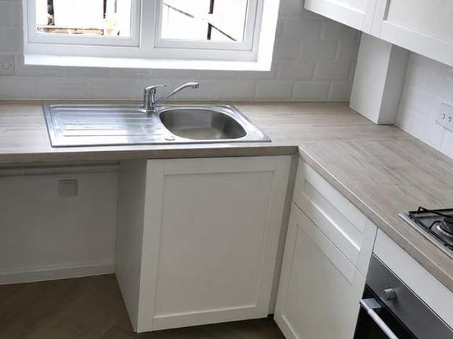 3 bedroom semi detached house to rent