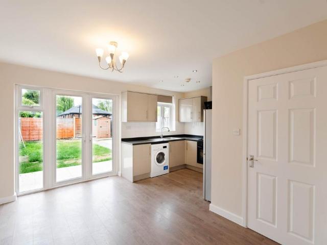 3 bedroom semi detached house to rent