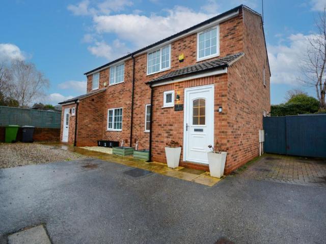3 bedroom semi detached house to rent