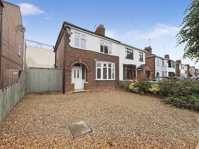 3 bedroom semi detached house to rent