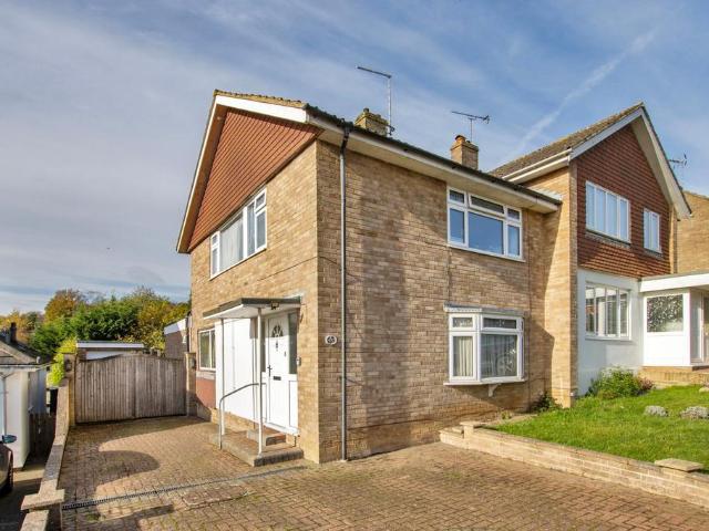 3 bedroom semi detached house to rent