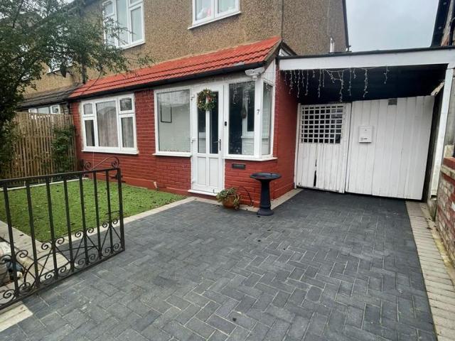 3 bedroom semi detached house to rent