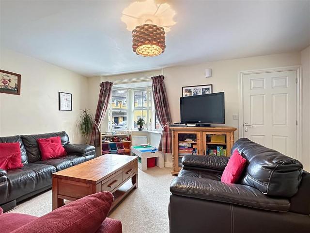 3 bedroom semi detached house to rent