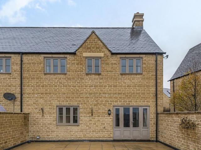 3 bedroom semi detached house to rent