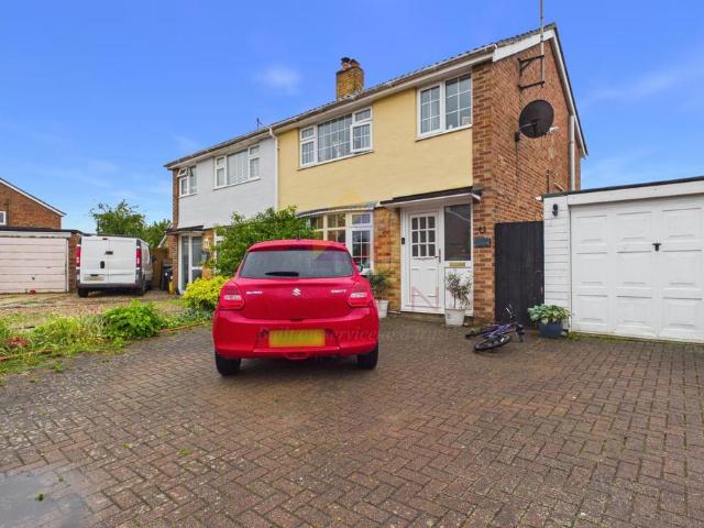 3 bedroom semi detached house to rent