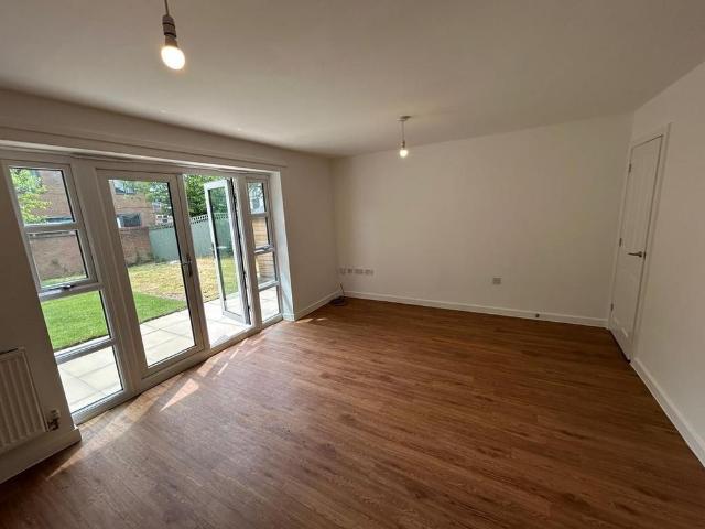 3 bedroom semi detached house to rent
