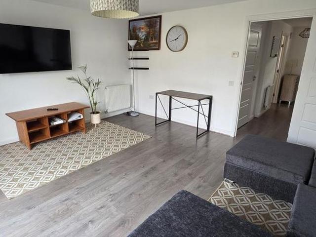 3 bedroom semi detached house to rent