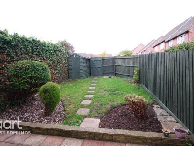 3 bedroom semi detached house to rent