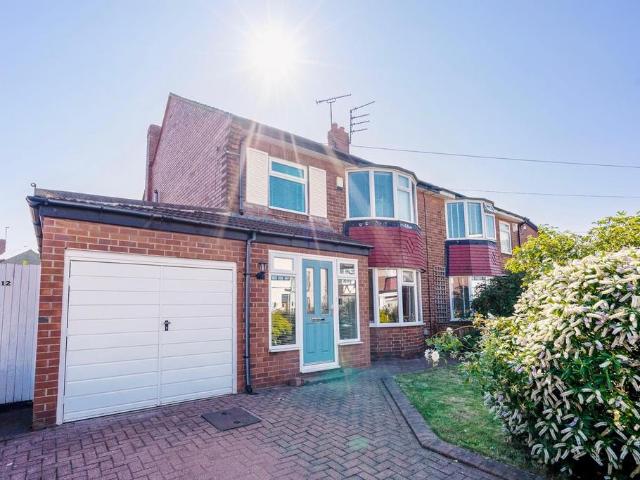 3 bedroom semi detached house to rent