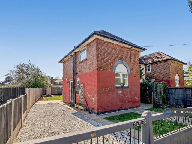 3 bedroom semi detached house to rent