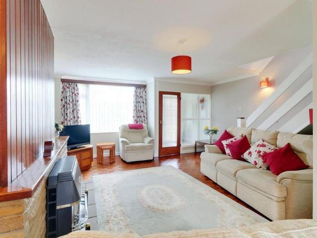 3 bedroom semi detached house to rent