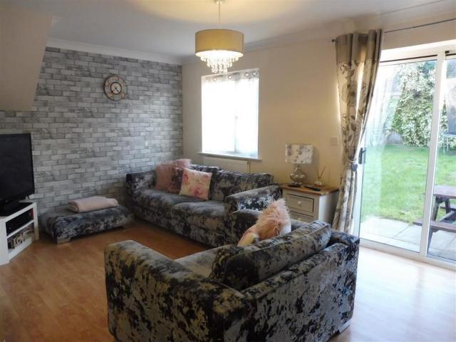 3 bedroom semi detached house to rent