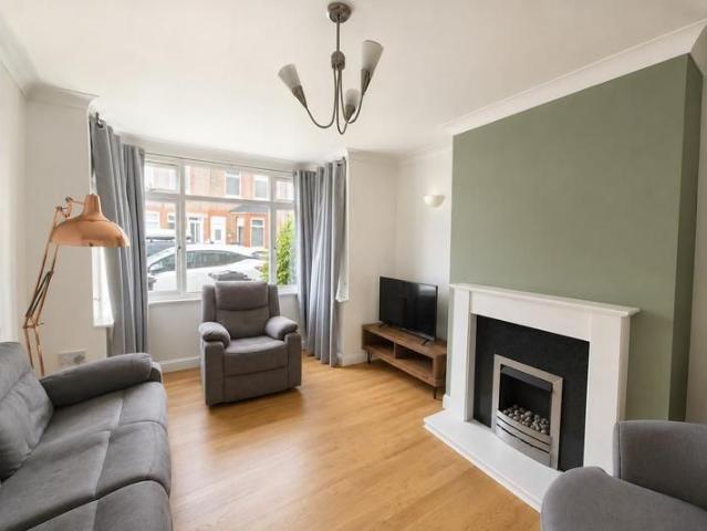 3 bedroom semi detached house to rent