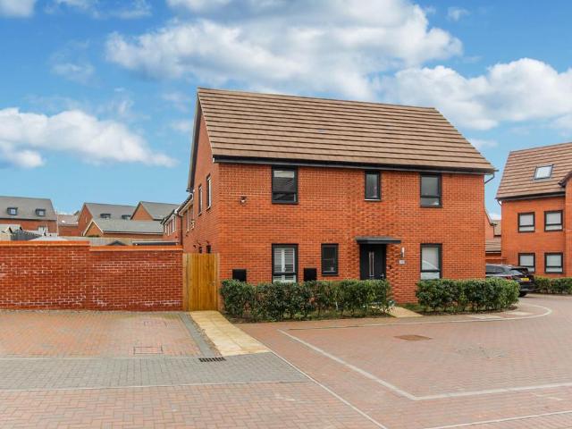 3 bedroom semi detached house to rent