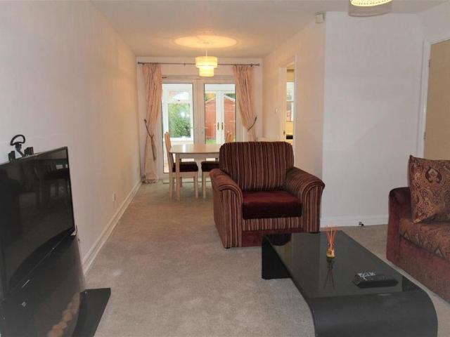 3 bedroom semi detached house to rent