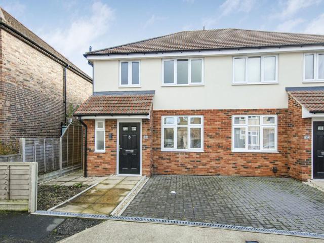 3 bedroom semi detached house to rent