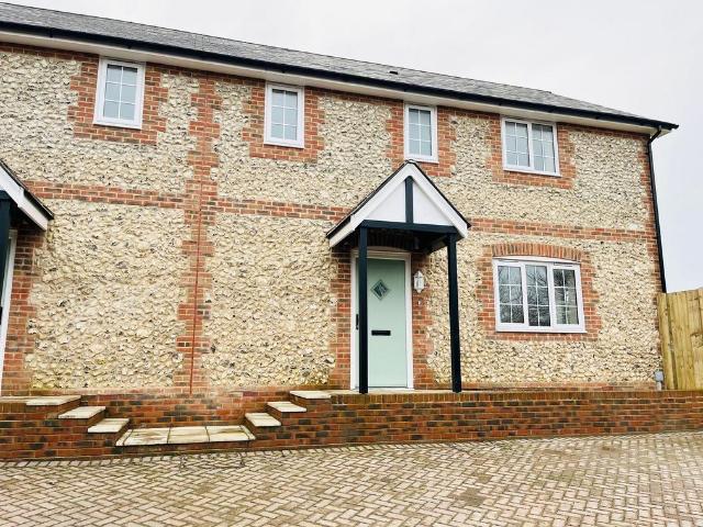 3 bedroom semi detached house to rent