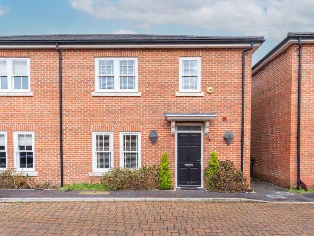 3 bedroom semi detached house to rent