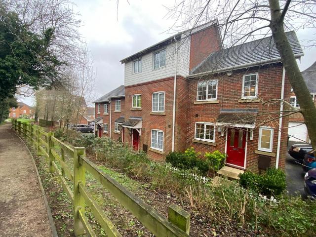 3 bedroom semi detached house to rent