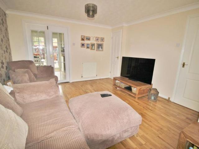 3 bedroom semi detached house to rent