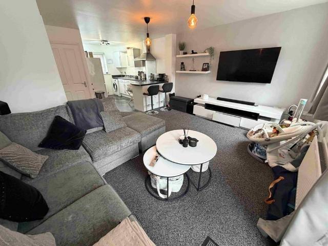 3 bedroom semi detached house to rent