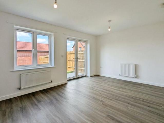 3 bedroom semi detached house to rent