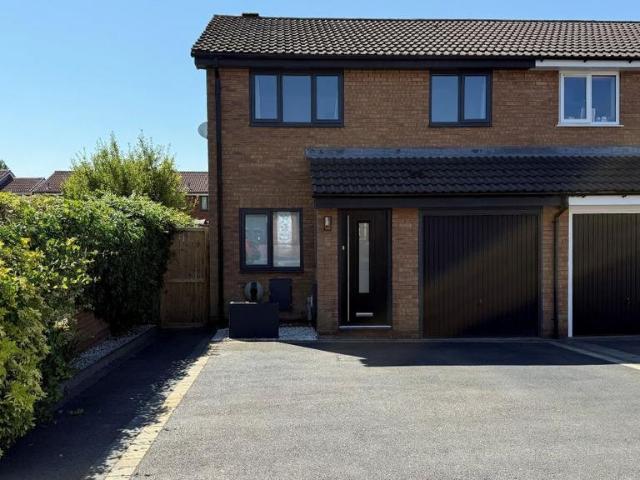 3 bedroom semi detached house to rent