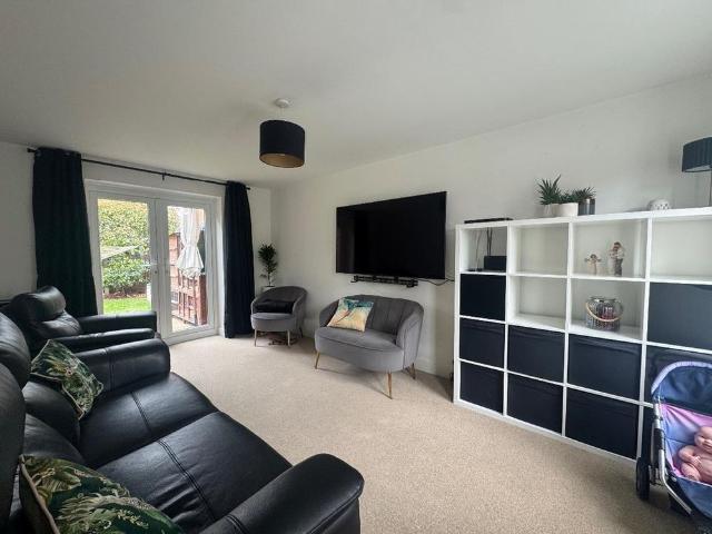 3 bedroom semi detached house to rent