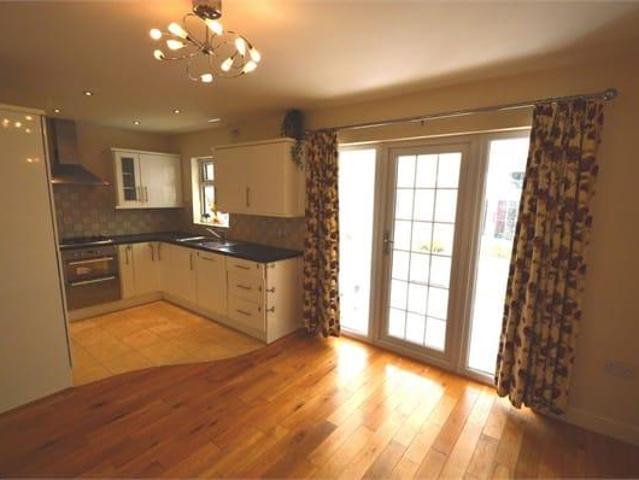 3 bedroom semi detached house to rent