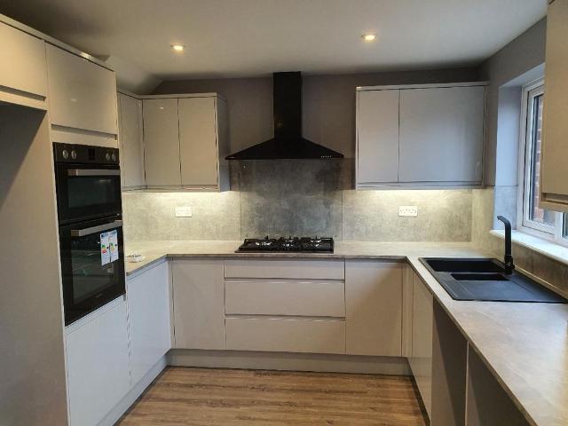 3 bedroom semi detached house to rent