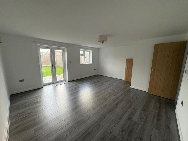 3 bedroom semi detached house to rent