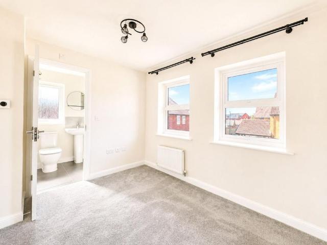 3 bedroom semi detached house to rent
