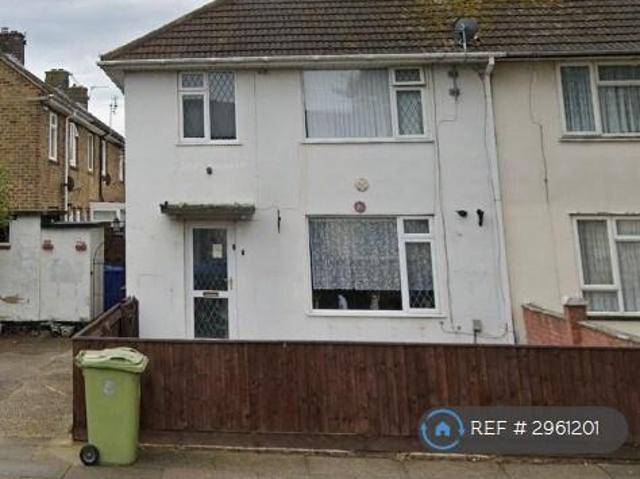 3 bedroom semi detached house to rent