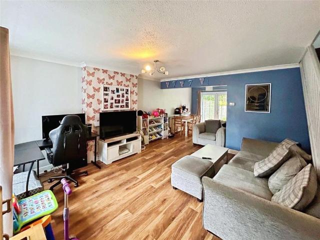 3 bedroom semi detached house to rent
