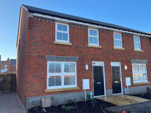 3 bedroom semi detached house to rent