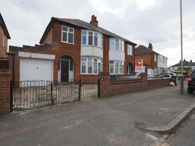 3 bedroom semi detached house to rent
