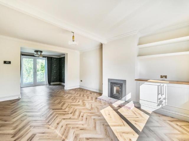 3 bedroom semi detached house to rent