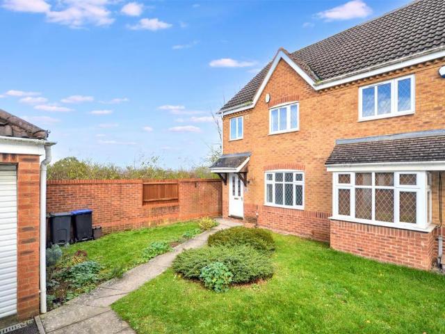 3 bedroom semi detached house to rent