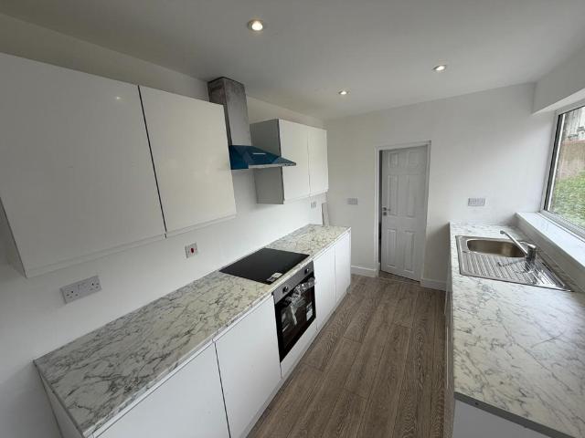 3 bedroom semi detached house to rent