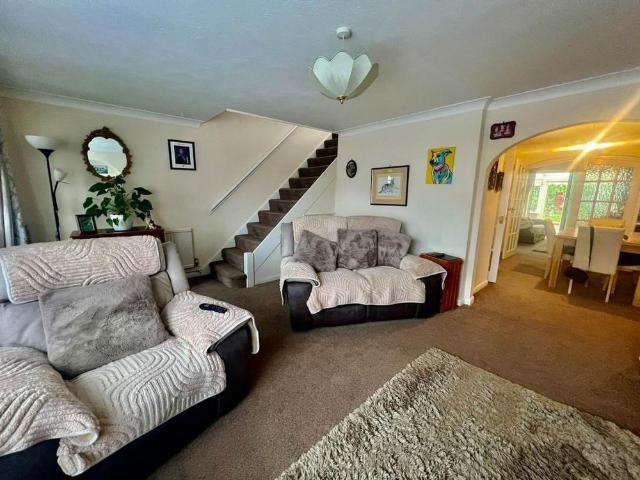 3 bedroom semi detached house to rent