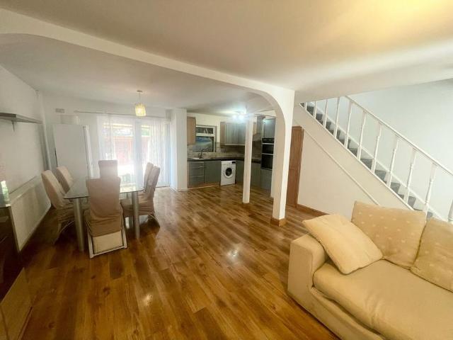 3 bedroom semi detached house to rent