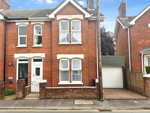 3 bedroom semi detached house to rent