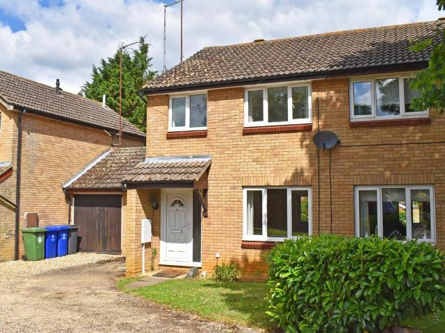 3 bedroom semi detached house to rent