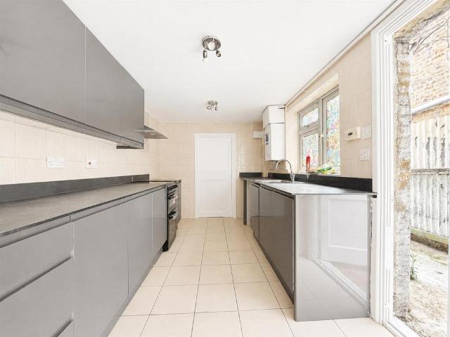 3 bedroom semi detached house to rent