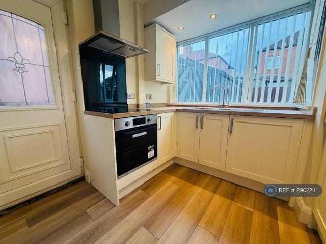 3 bedroom semi detached house to rent